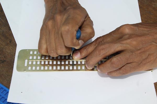 Mengenal Cara Membikin Huruf Braille dari Difabel Netra Klaten - Espos.id