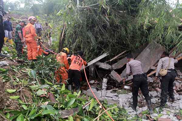 Puluhan Warga Mengungsi, Begini Kondisi Longsor di Semin Gunungkidul - Espos.id