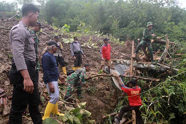 Puluhan Warga Mengungsi, Begini Kondisi Longsor di Semin Gunungkidul - Espos.id