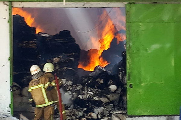 Gudang Pabrik Tekstil di Pedan Klaten Terbakar, Damkar Soloraya Dikerahkan - Espos.id | Espos ...