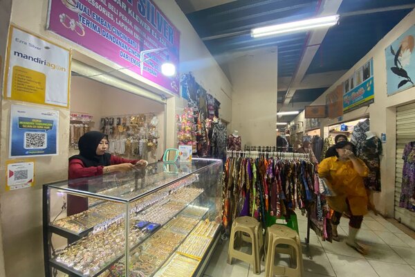 Maju-Mundur Pedagang Hadapi Digitalisasi Pasar Tradisional - Espos.id