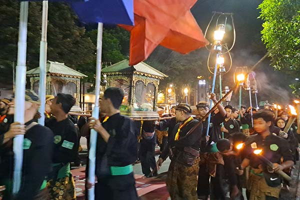 Potret Kemeriahan Kirab Malam Selikuran Keraton Solo Sambut Lailatul Qadar - Espos.id | Espos ...