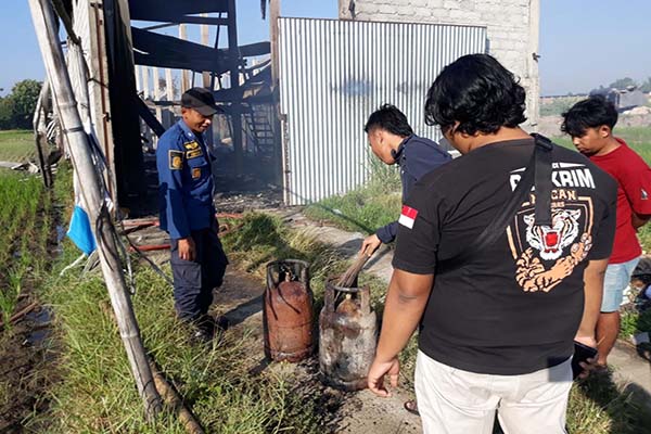 Kandang Ternak di Teras Boyolali Terbakar, Belasan Ribu Ayam Mati Terpanggang - Espos.id