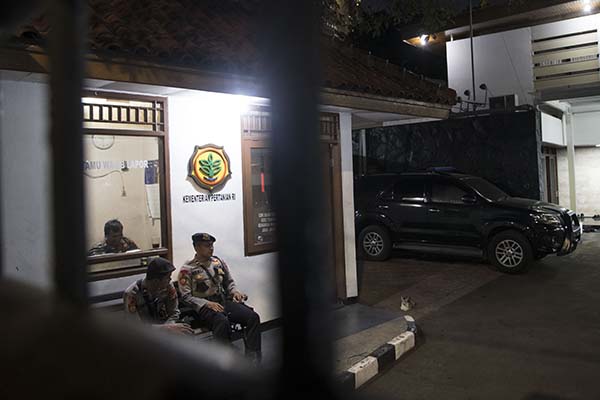 Suasana Penggeledahan Rumah Dinas Mentan Syahrul Yasin Limpo oleh KPK - Espos.id | Espos ...