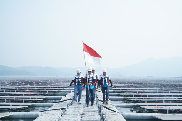 Punya 340.000 Solar Panel, Pembangunan PLTS Terapung Cirata Hampir Tuntas - Espos.id