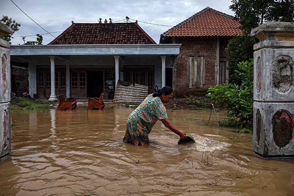 Penampakan Banjir Rendam Permukiman di Sragen, Ratusan Rumah Terdampak - Espos.id