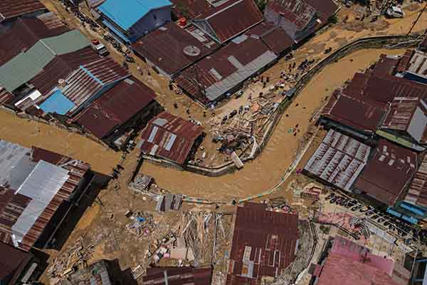 Potret Dampak Banjir Bandang Akibat Luapan Kali Lasolo di Kendari - Espos.id