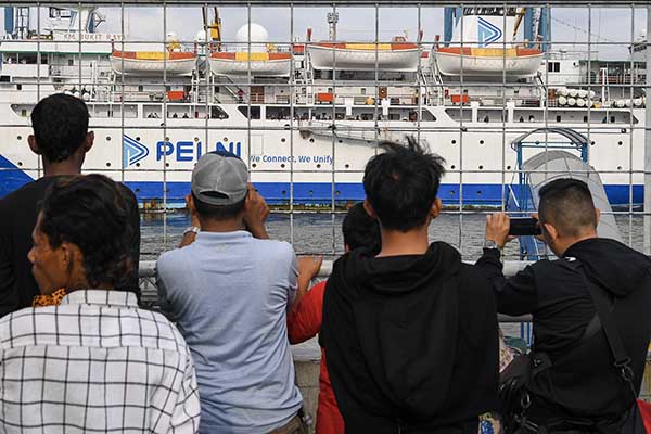 Mudik Lebih Awal, Ribuan Penumpang Kapal Padati Pelabuhan Tanjung Priok Jakarta - Espos.id