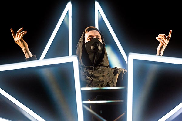 Penampilan Alan Walker Guncang Jakarta di Konser Walkerworld Asia Tour 2024 - Espos.id